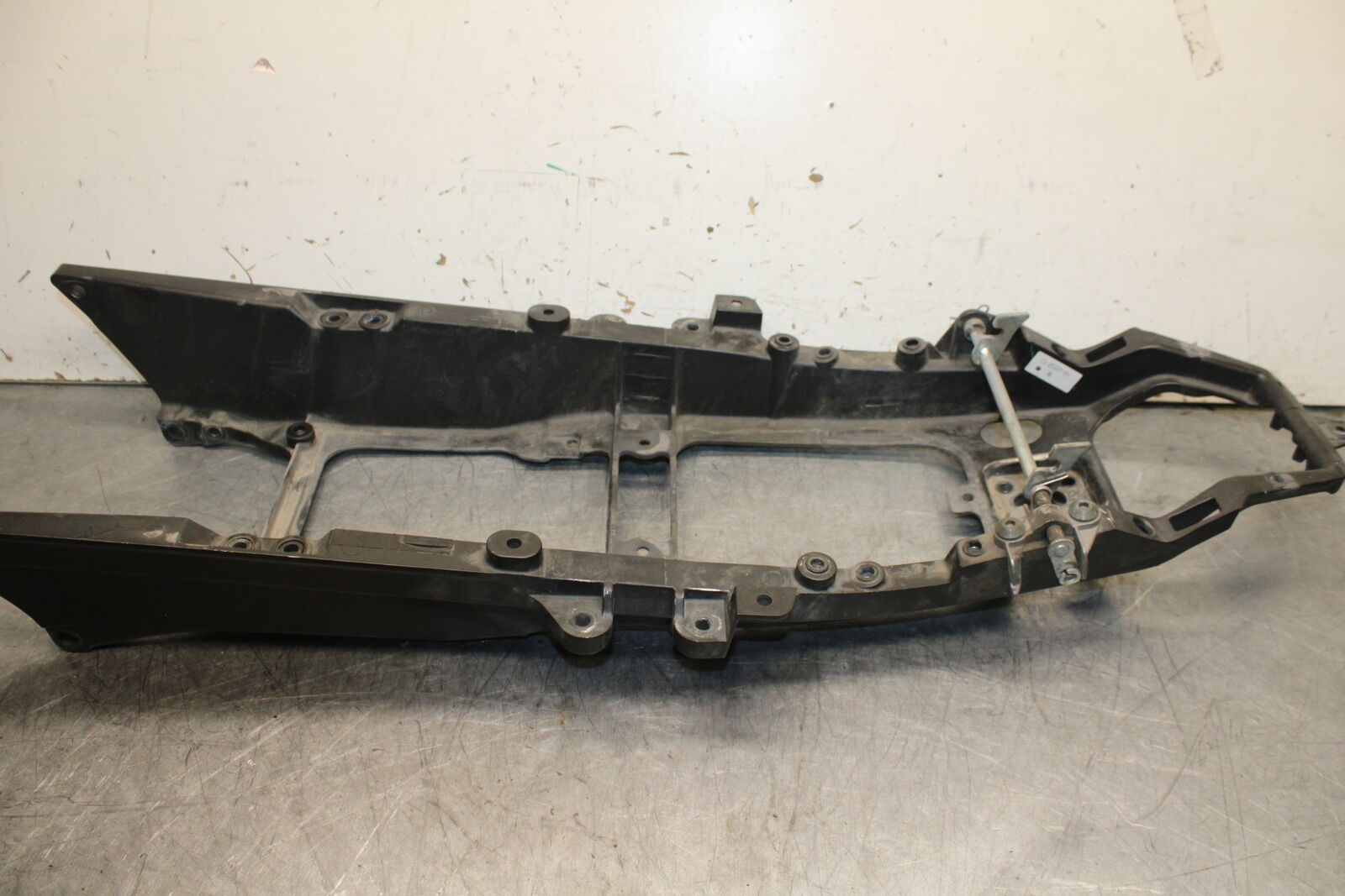 06 YAMAHA YZF R6 REAR SUBFRAME BACK SUB FRAME 2C0-21190-00-00 BB716 ...