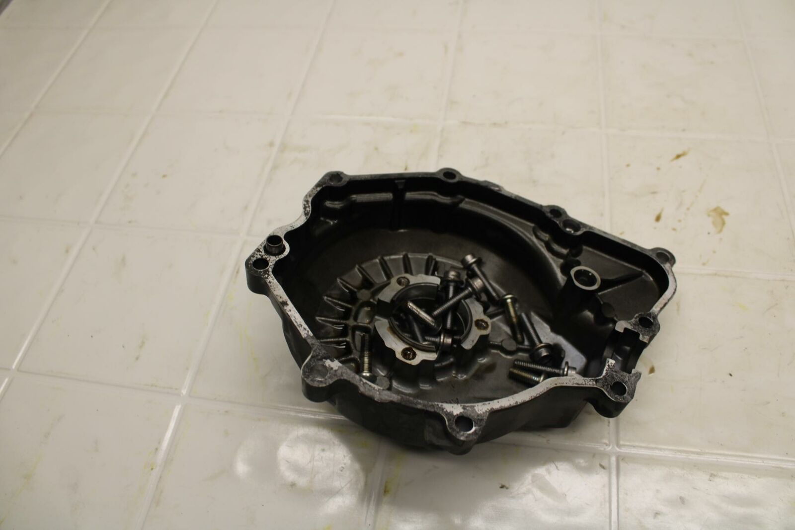 08-16 YAMAHA YZF R6 STATOR MAGNETO ALTERNATOR GENERATOR COVER BB406 ...