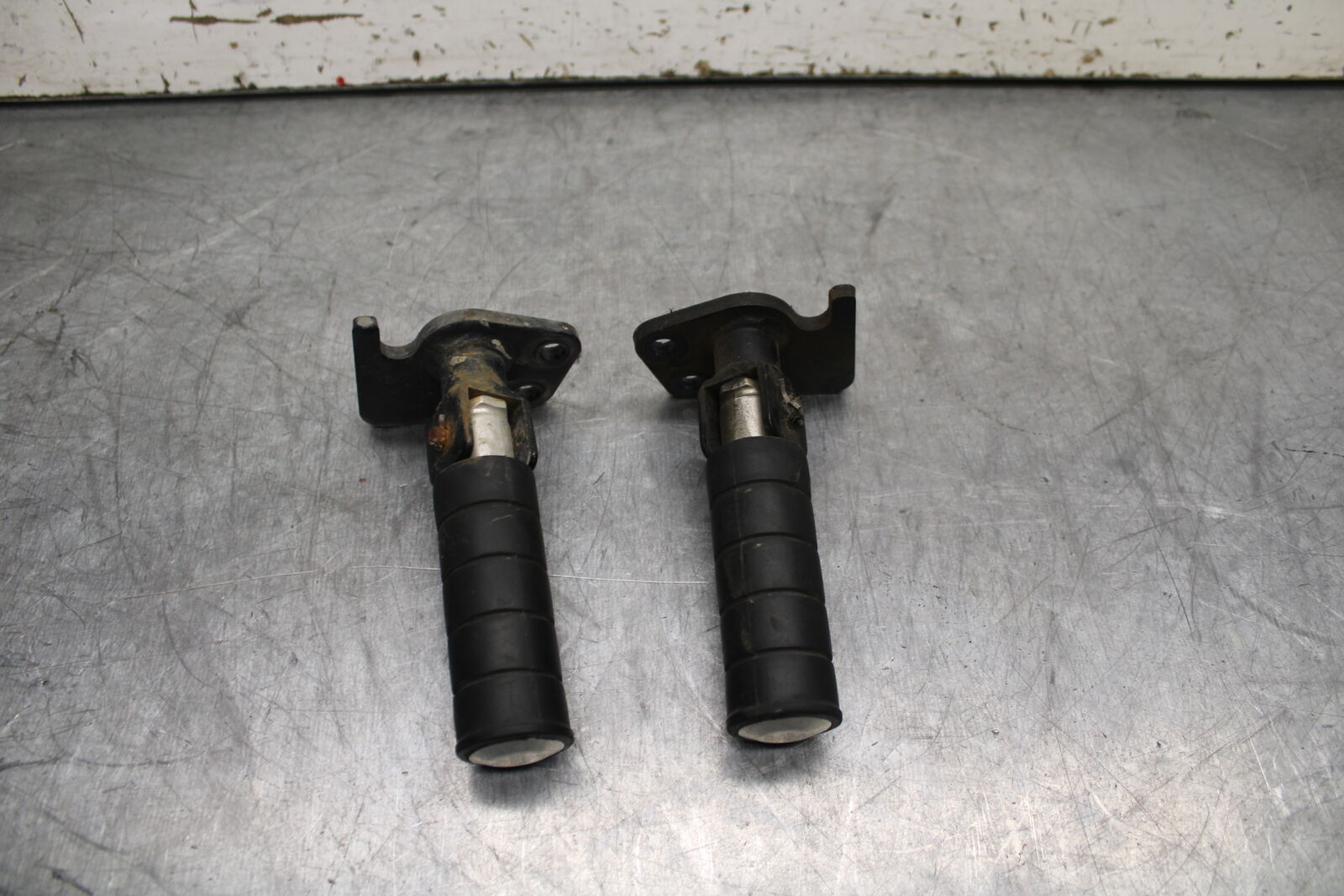 99-00 YAMAHA V STAR 1100 REAR PASSENGER FOOT STEP PEG BB711 – Bike ...