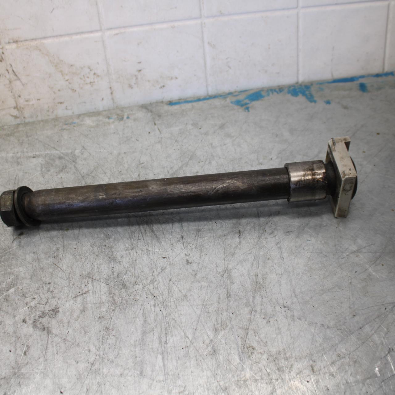 04-06 YAMAHA YZF R1 REAR AXLE BACK WHEEL RIM PIVOT BOLT AXEL BB432 ...