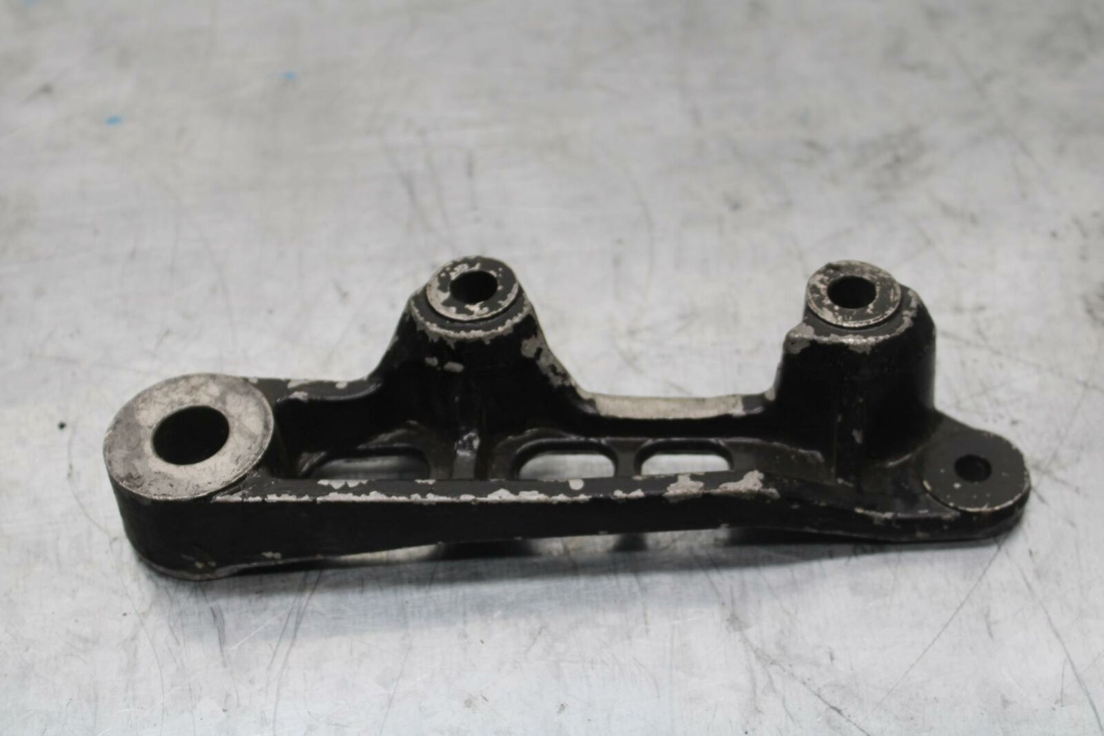 85 YAMAHA RZ500 REAR BRAKE CALIPER HANGER BACK MOUNTING BRACKET BB27 A ...